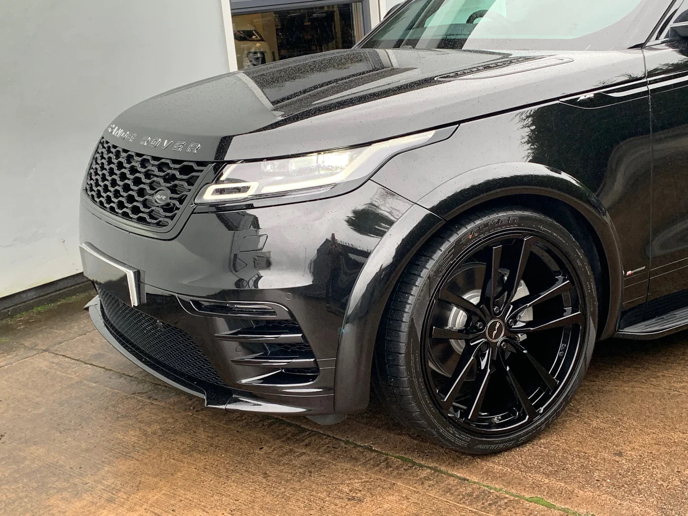 AVR-XS Gloss Black 22" X 10.5J ET42 (Only for AVR Wide-Body Applicatio