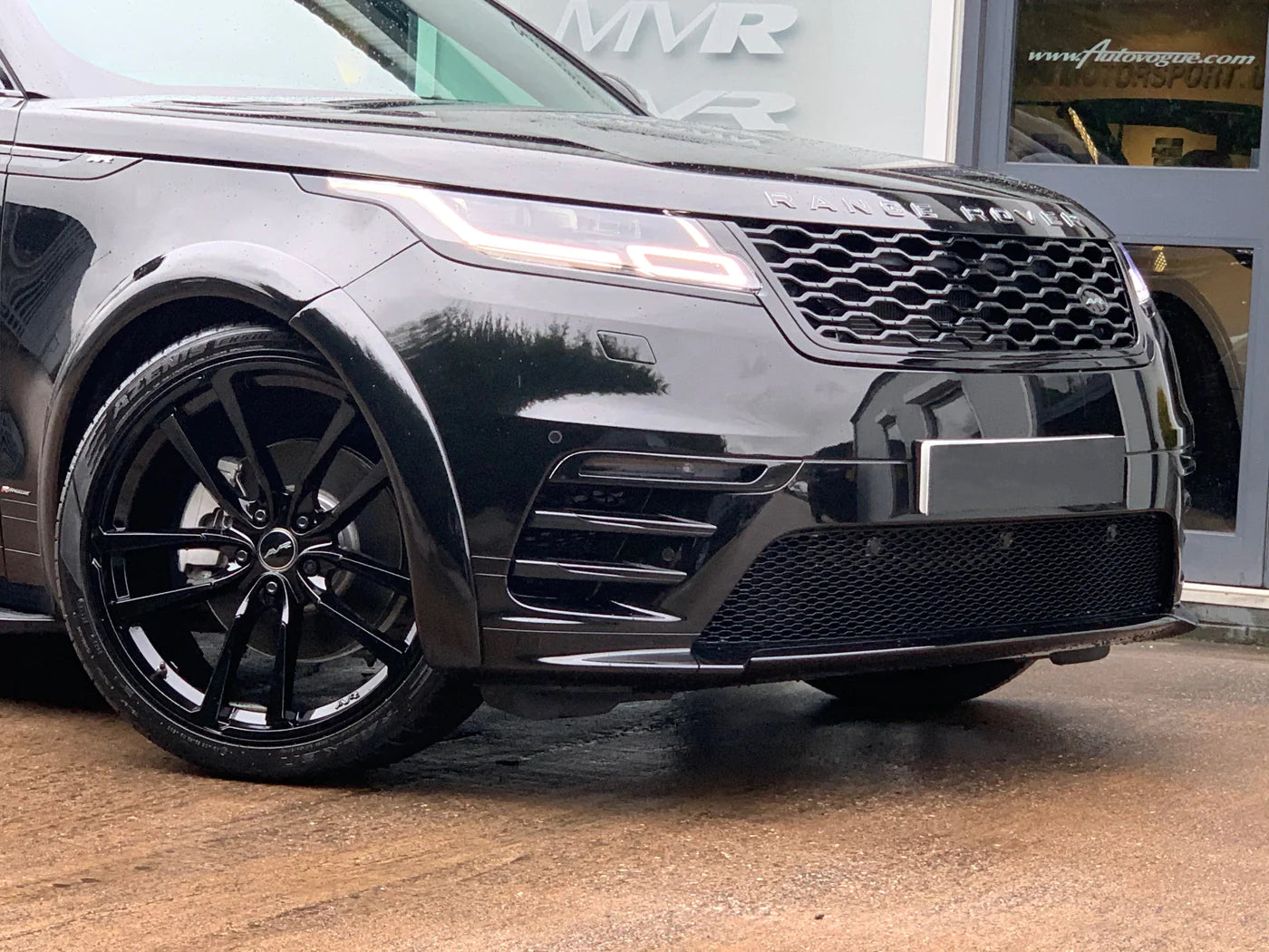 AVR-XS Gloss Black 22" X 10.5J ET42 (Only for AVR Wide-Body Applicatio